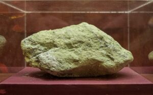 20 Examples of Igneous Rocks, Types (Intrusive and Extrusive), Textures ...